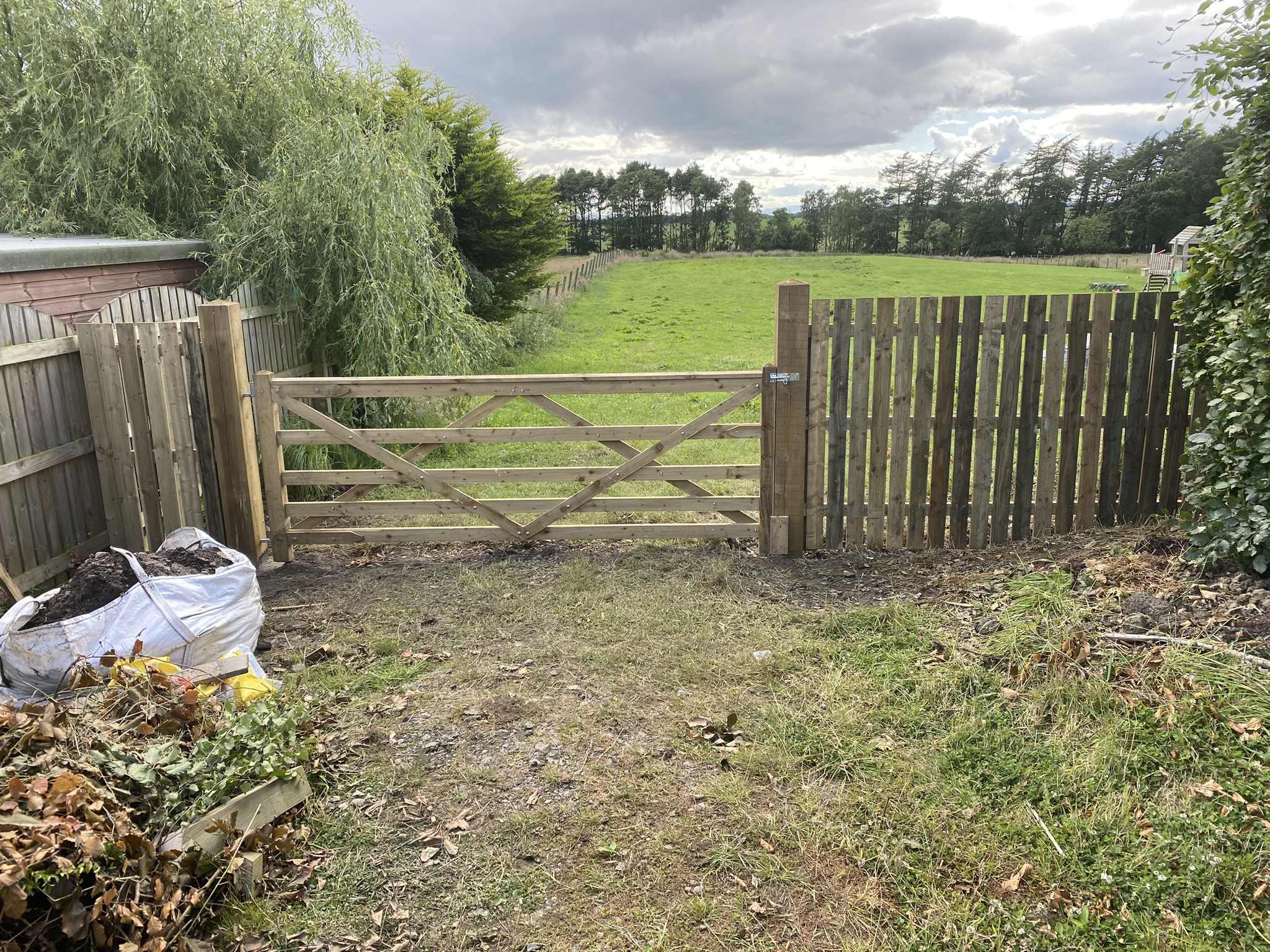 Field gate and fence – Crossgates - Alpine Landscaping